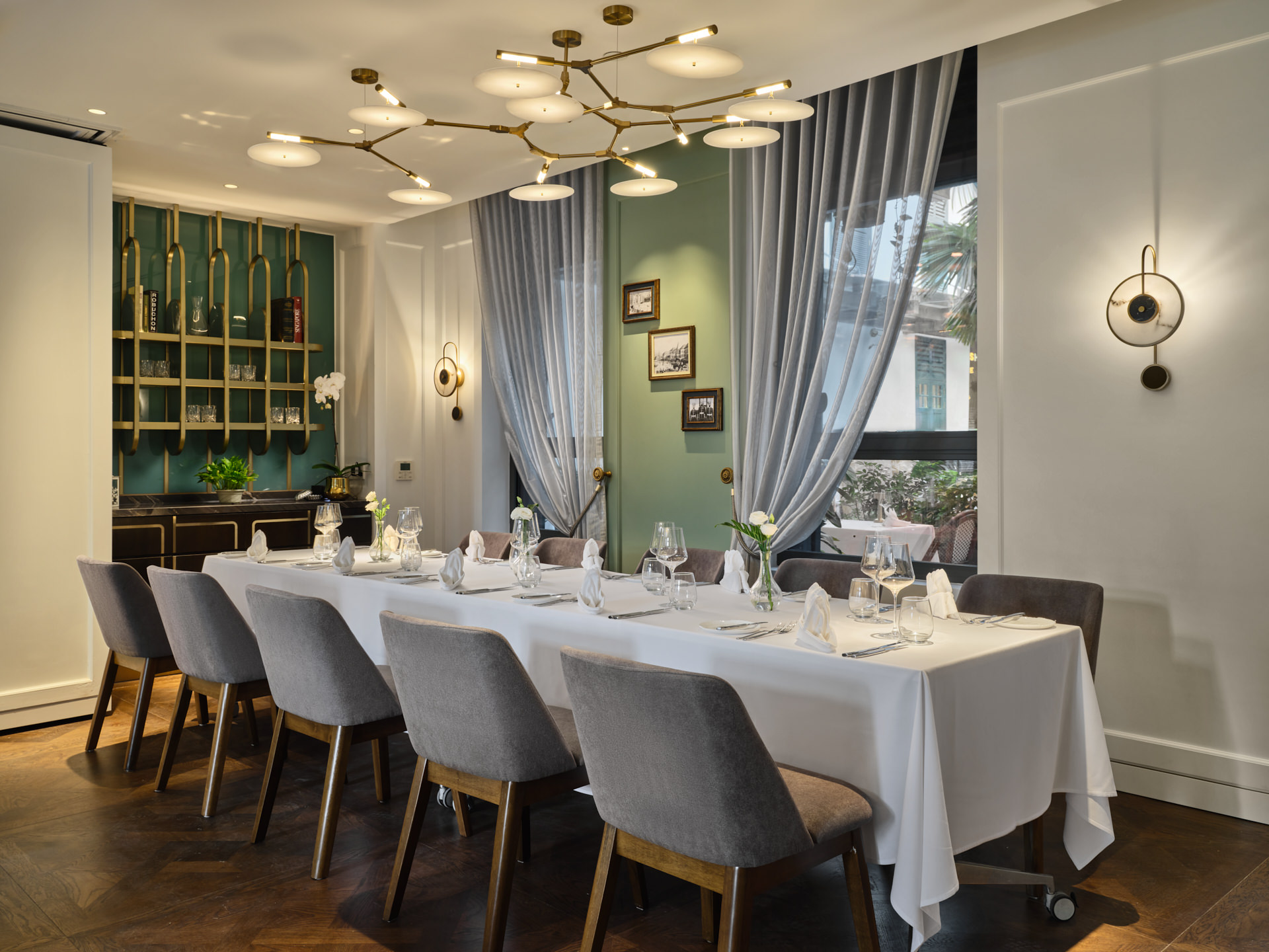 Flutes Restaurant - Award-winning dining for celebrations...